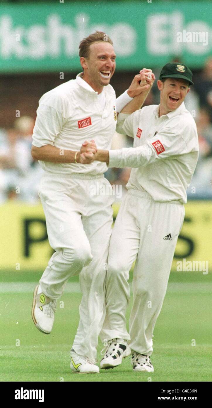 South africas jonty rhodes left hi-res stock photography and images - Alamy