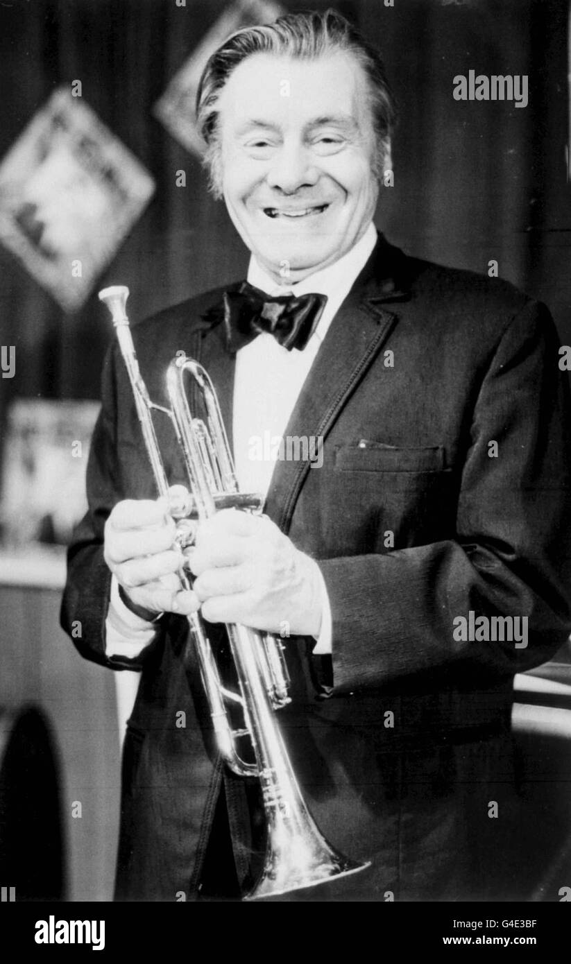 DEATH Musician Gonella Stock Photo - Alamy