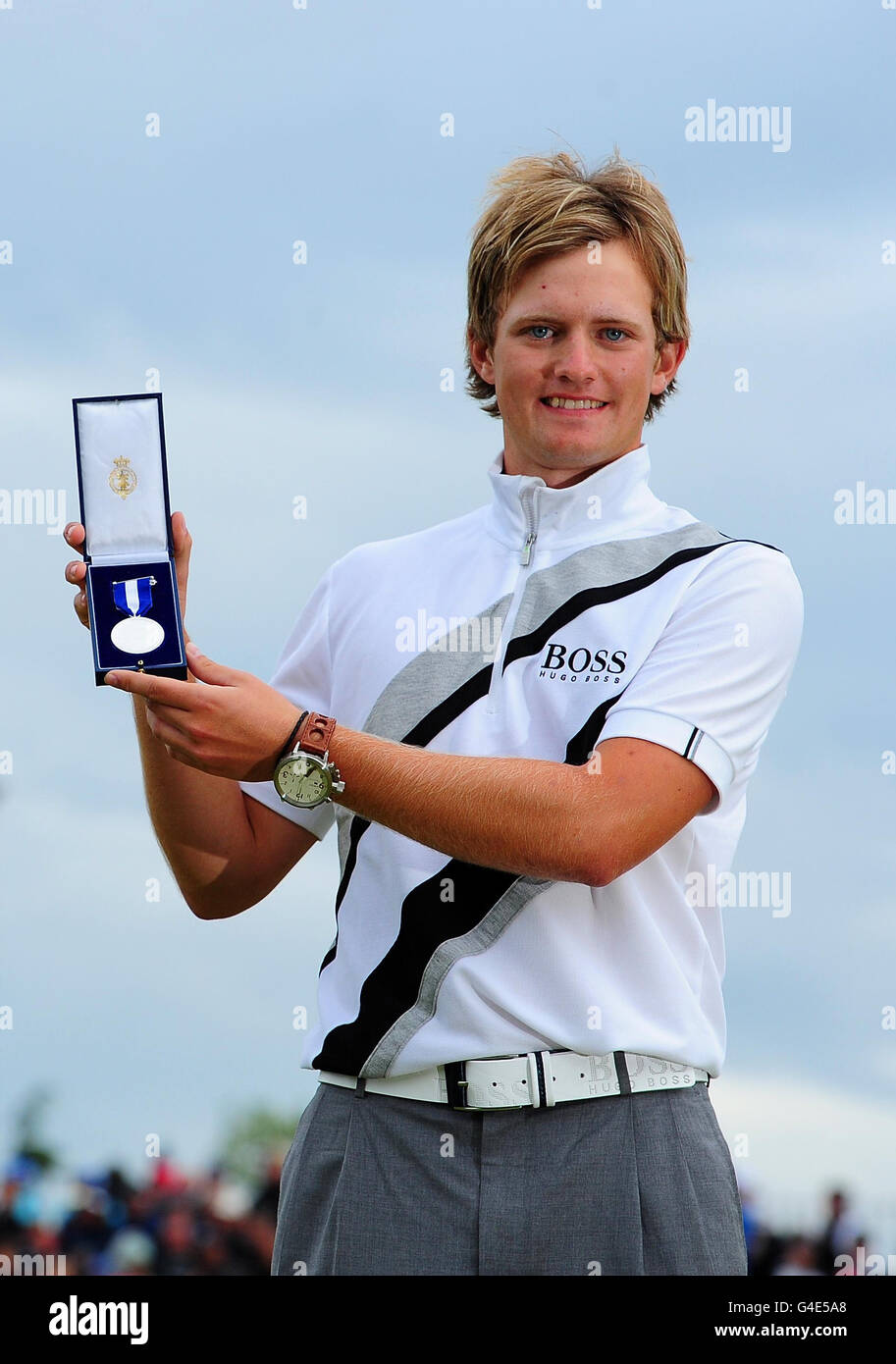 England's Tom Lewis poses with the Silver Medal for best Amateur after ...