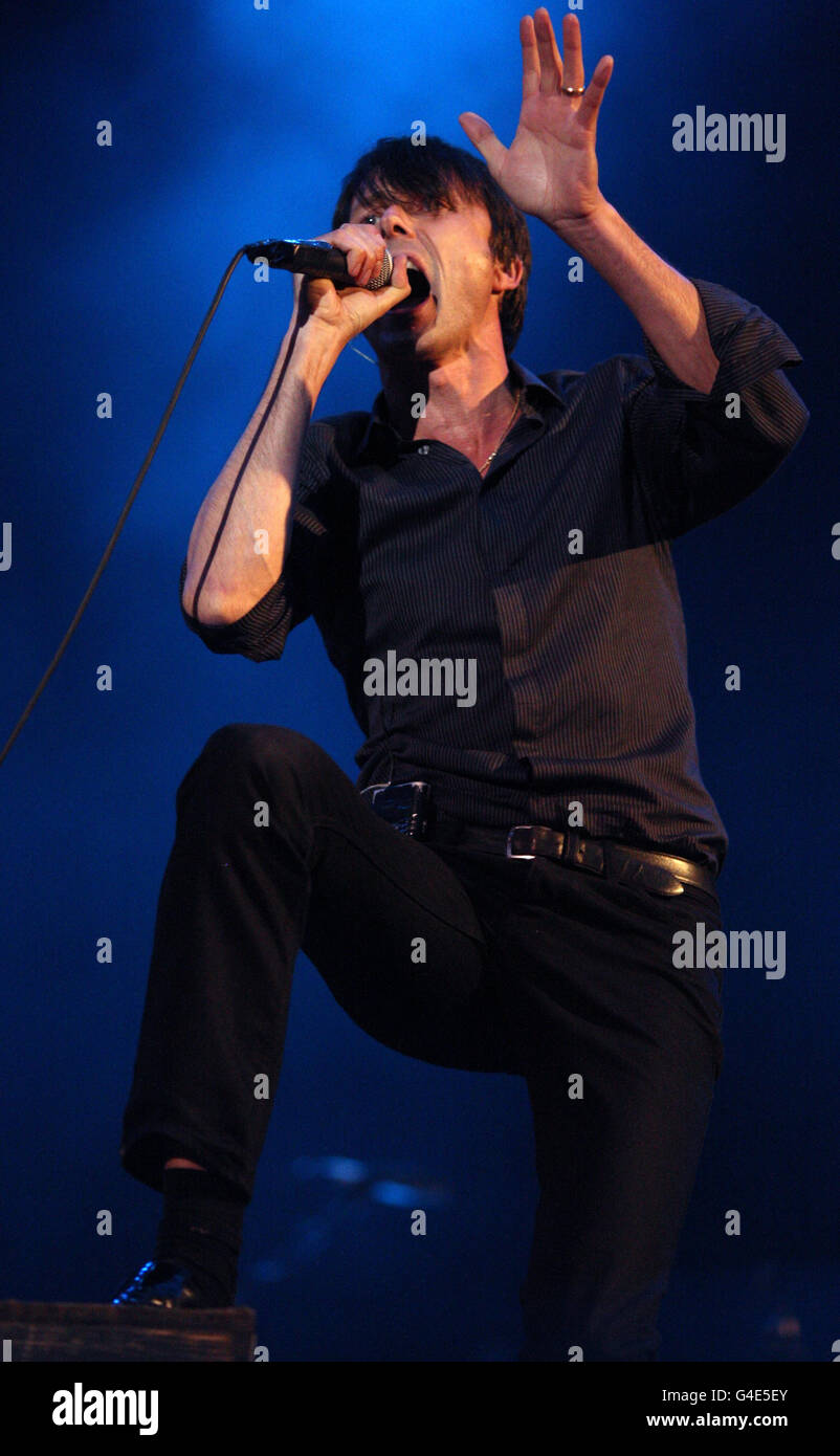 Brett anderson suede perform on obelisk stage latitude festival park hi ...