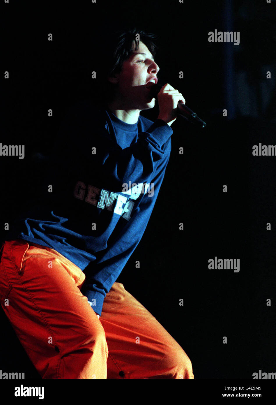 PA NEWS PHOTO 23/8/98 SHARLEEN SPITERI OF THE BAND TEXAS AT THE V98 ...