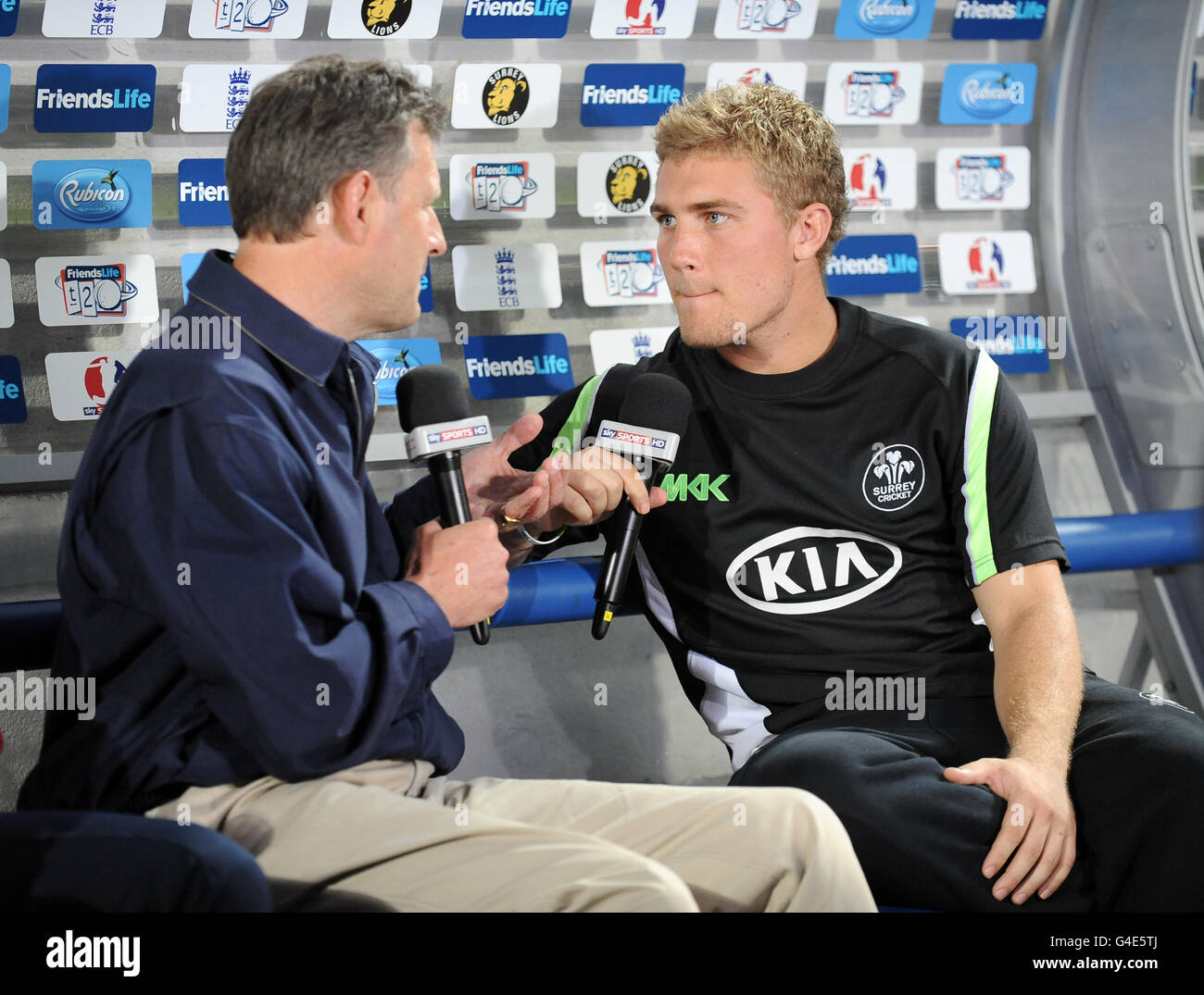 Cricket sky top half mid length hi-res stock photography and images - Alamy