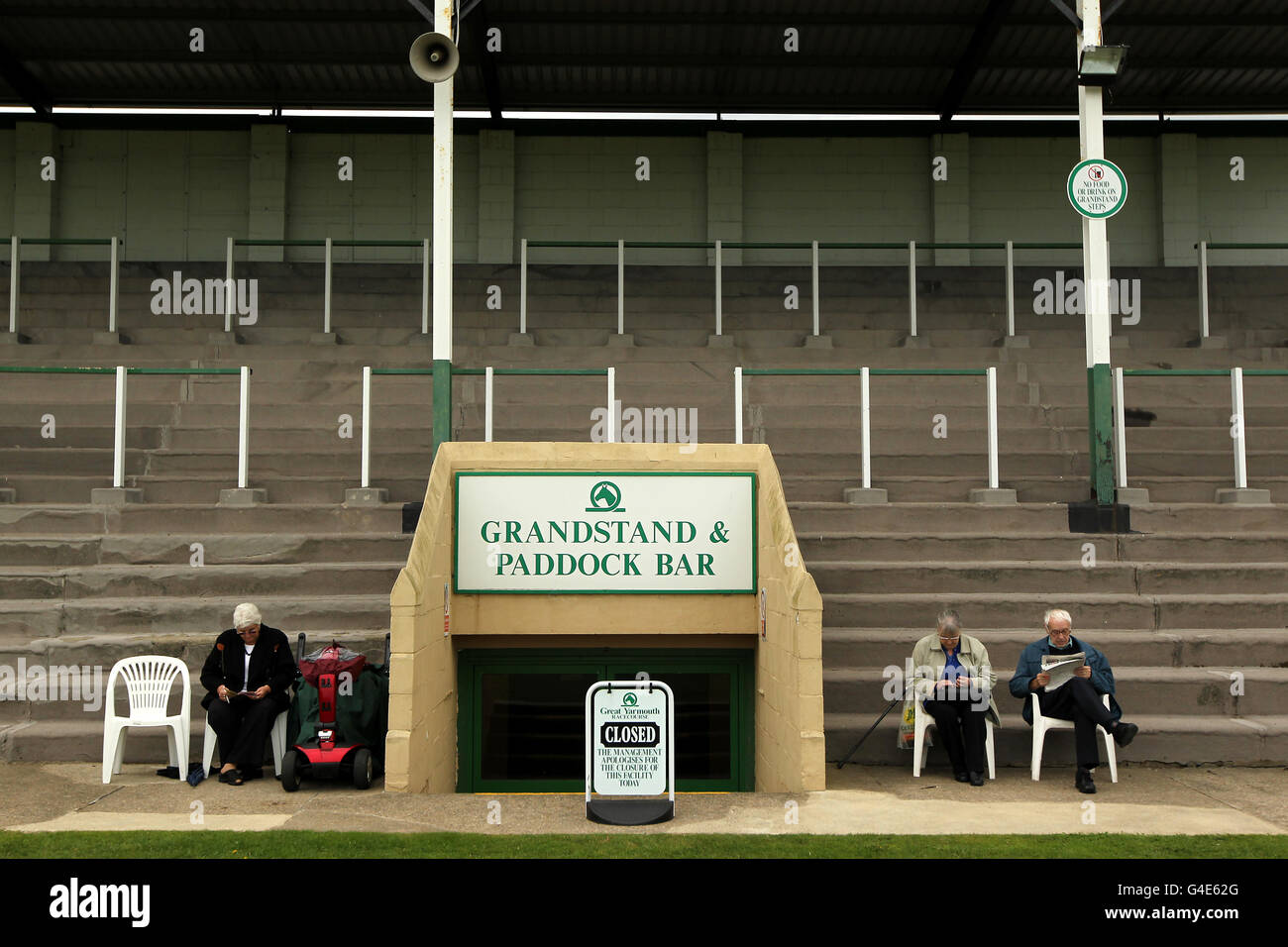 Horse racing july meeting day one great yarmouth racecourse hi-res ...