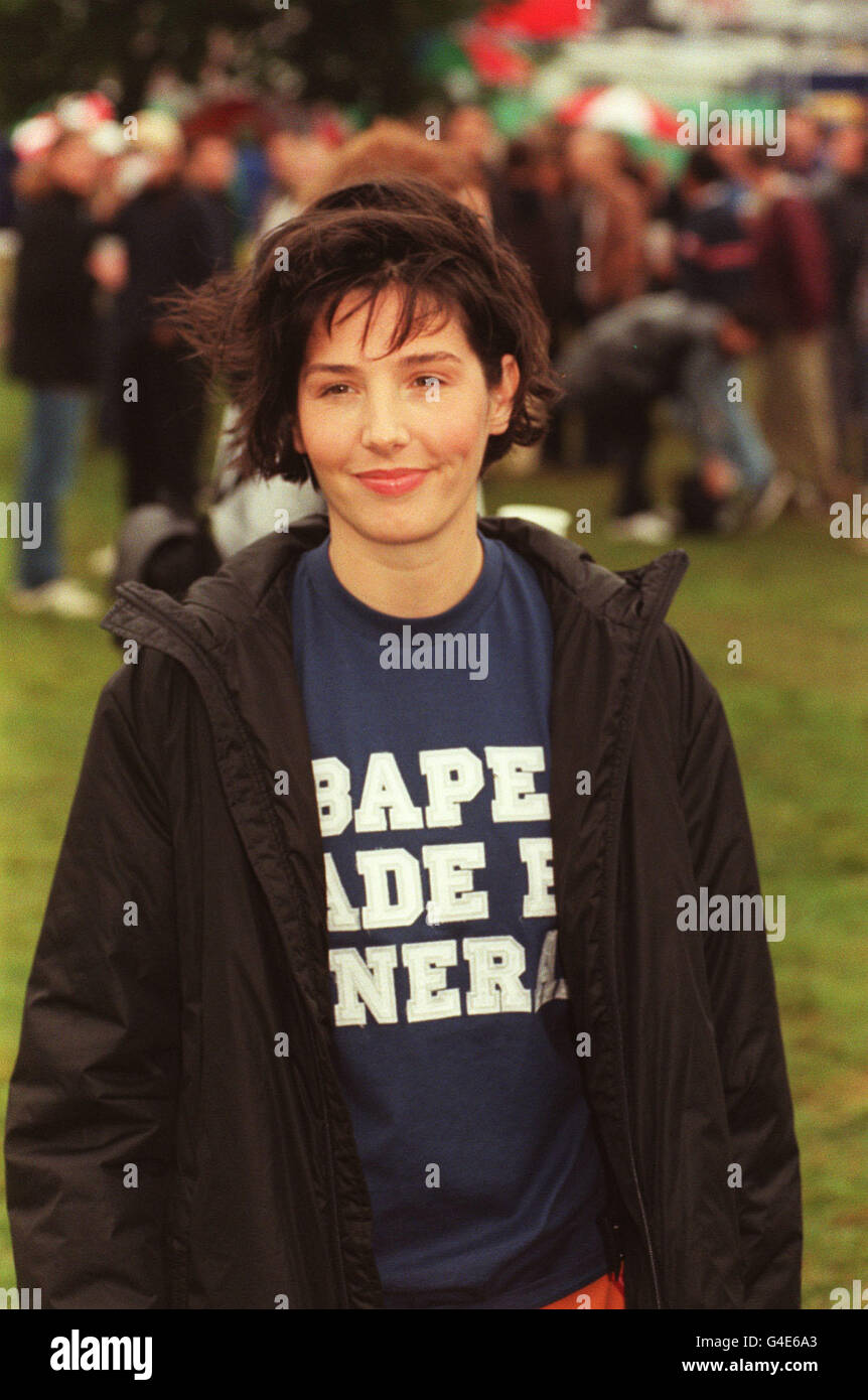 PA NEWS PHOTO 23/8/98 SHARLEEN SPITERI OF THE BAND TEXAS AT THE V98 ...