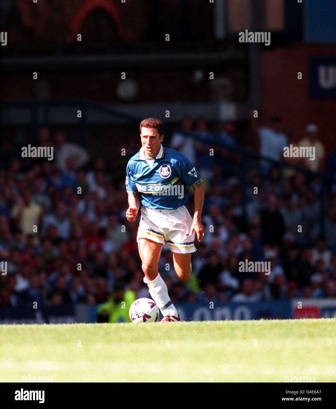 PA NEWS PHOTO 15/8/98 JOHN COLLINS OF EVERTON IN ACTION DURING THEIR FA ...
