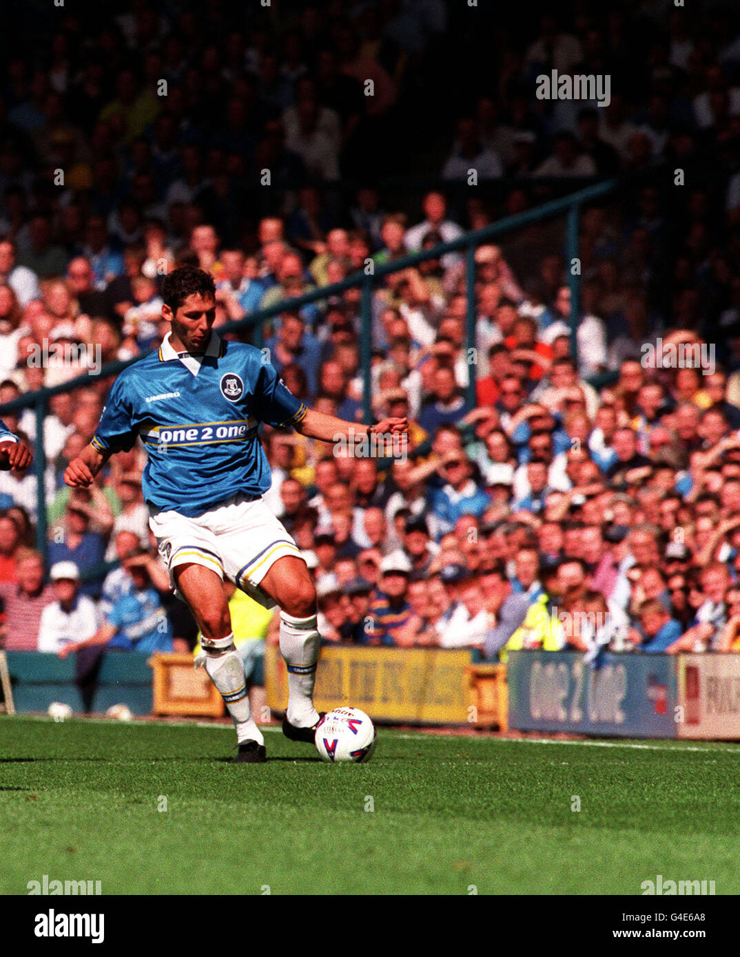 Marco materazzi everton hi-res stock photography and images - Alamy