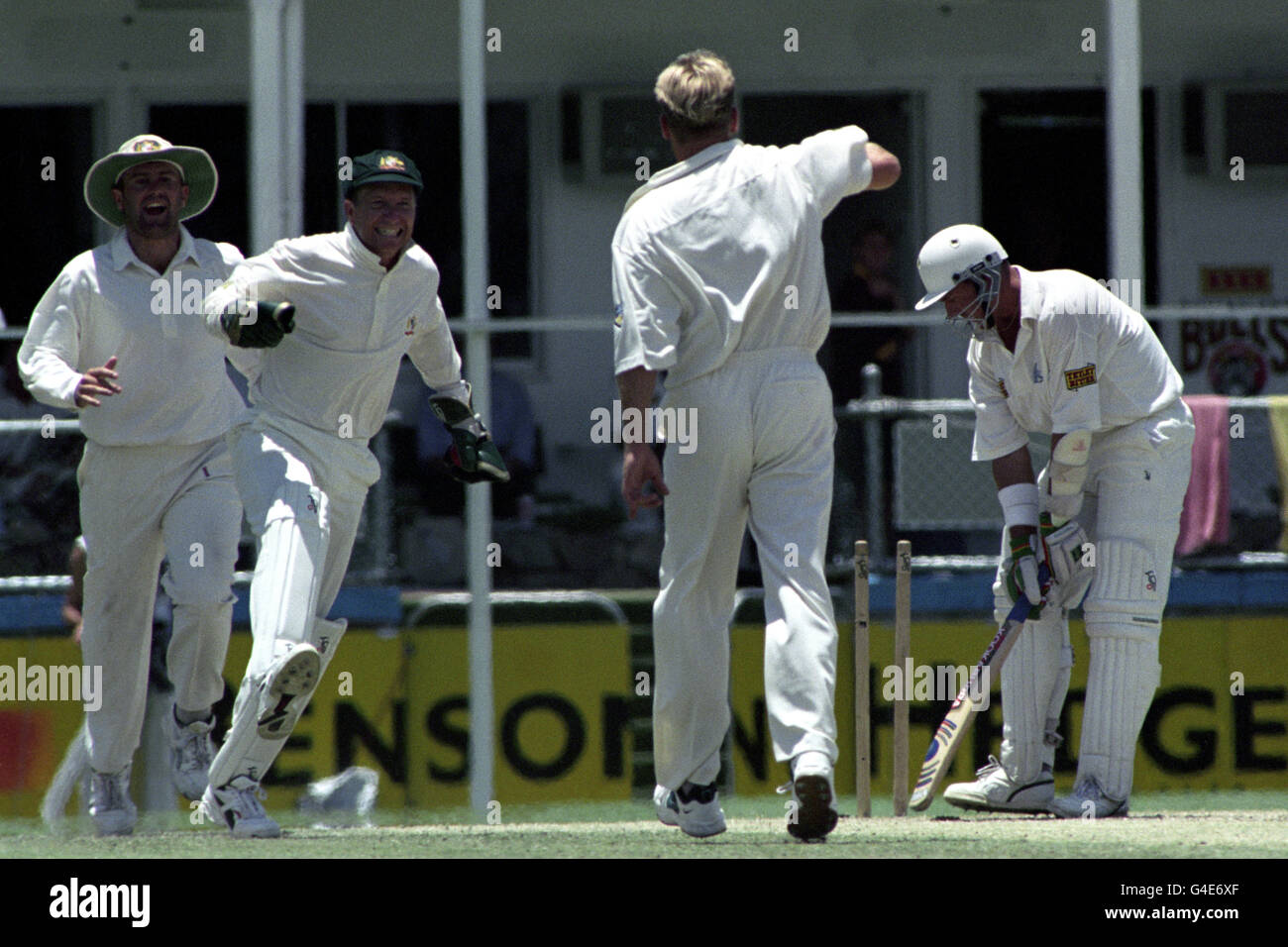 Ian healy rushes to shane warne hi-res stock photography and images - Alamy