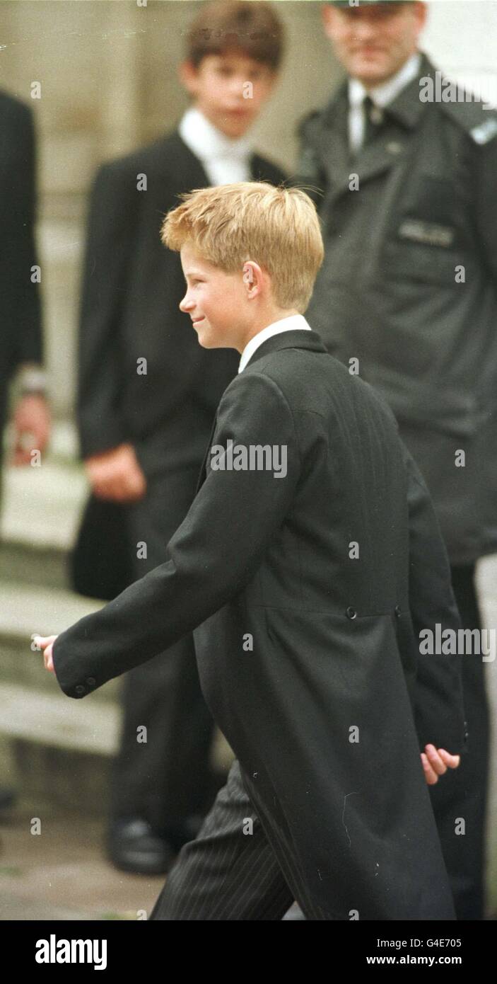 Prince harry first day eton hi-res stock photography and images - Alamy