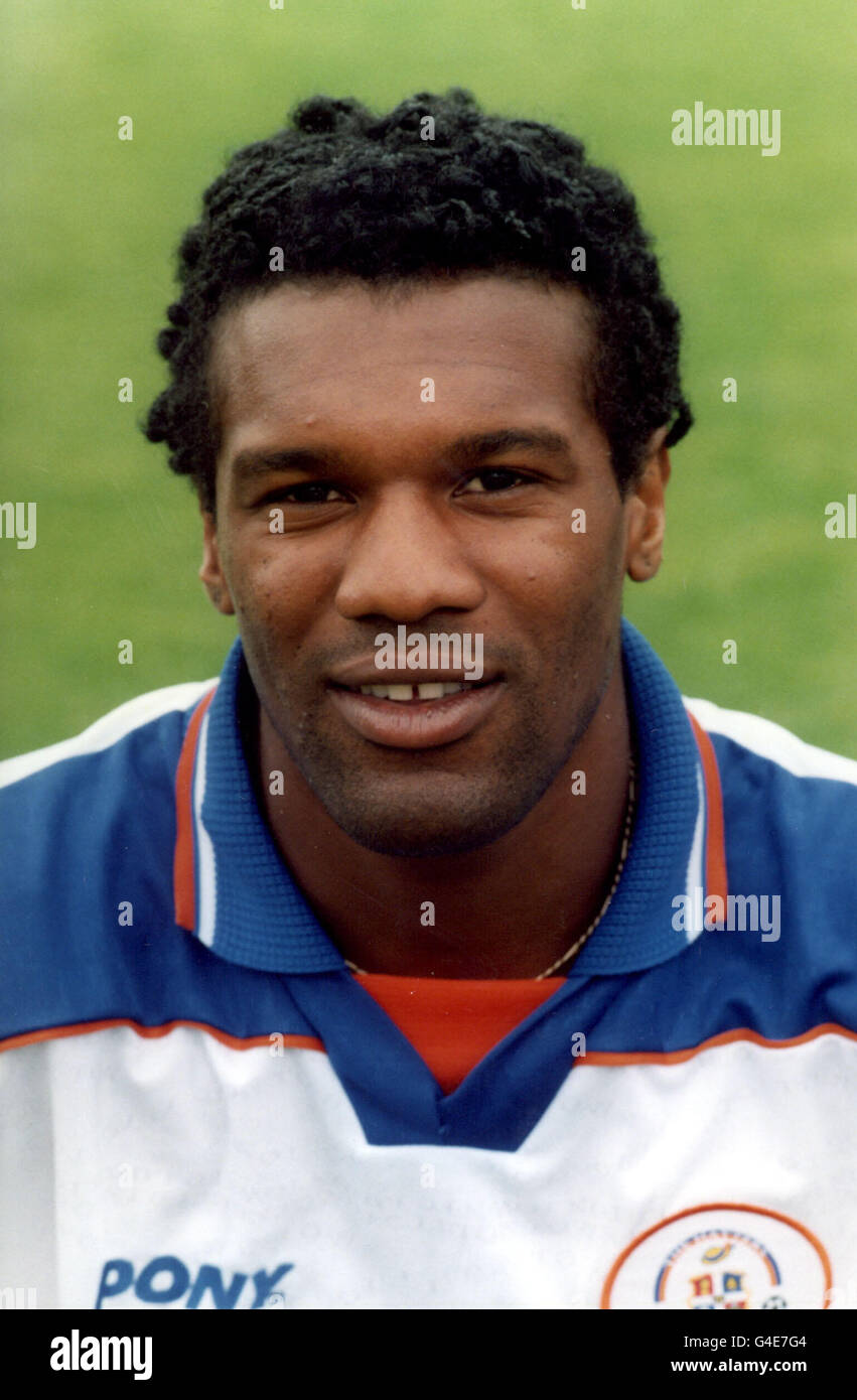 Gavin mcgowan of luton town football club hi-res stock photography and ...