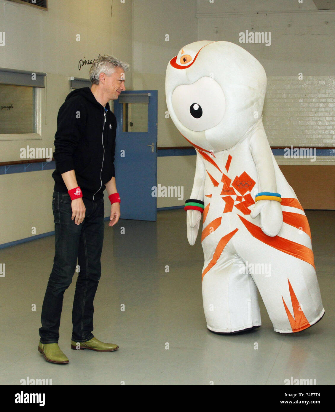 Olympic gold medal winner Jonathan Edwards joins a dance class with ...