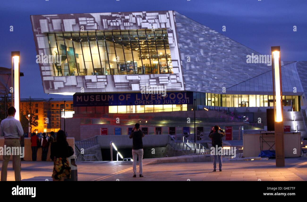 Liver Building projections Stock Photo - Alamy