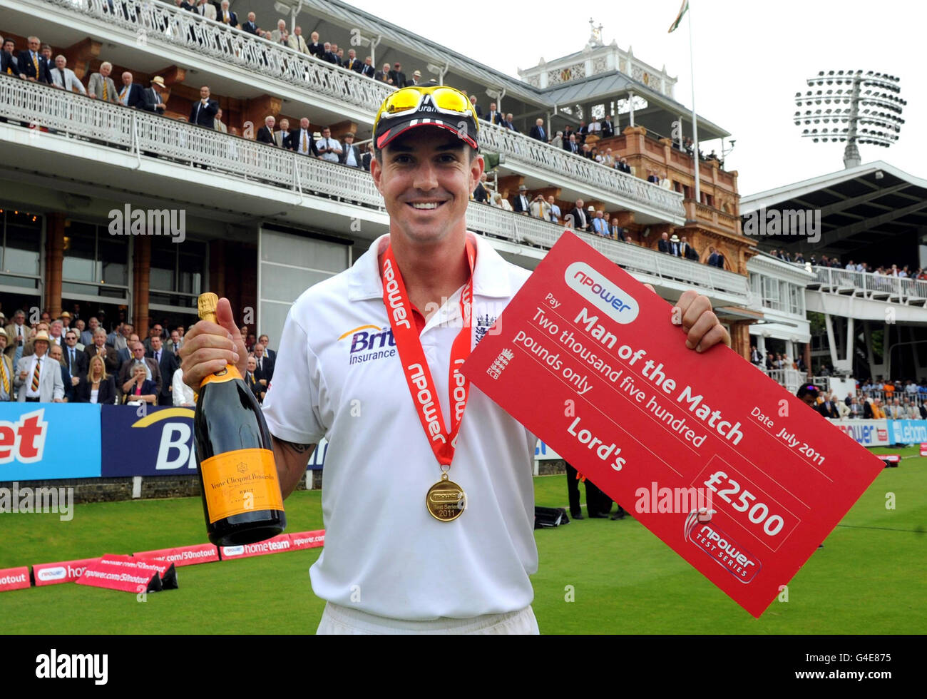 Cricket lords champagne hi-res stock photography and images - Alamy