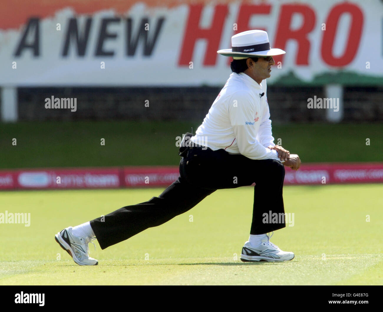 Asad rauf cricket umpire hi-res stock photography and images - Alamy