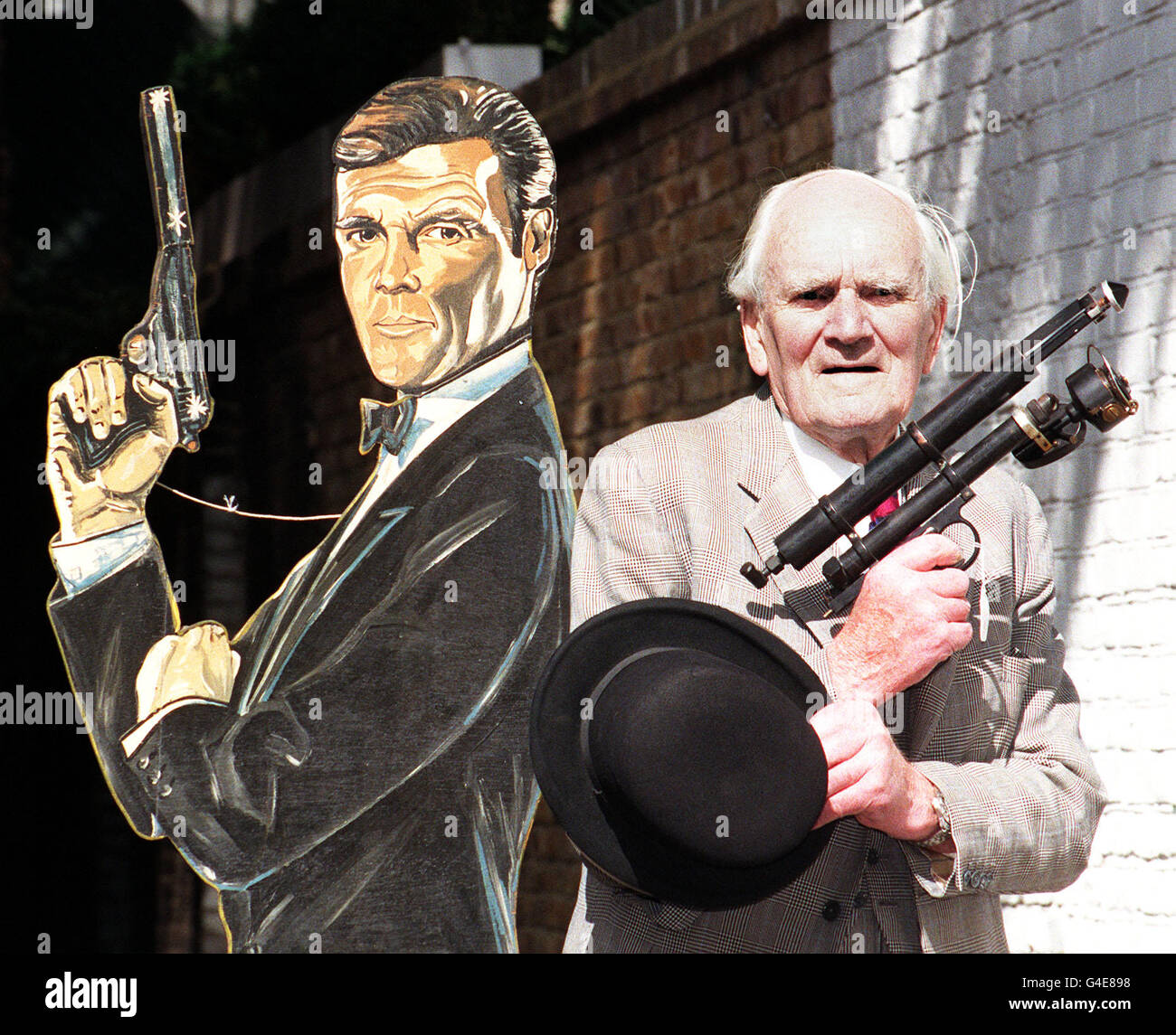 Q in james bond films hi-res stock photography and images - Alamy