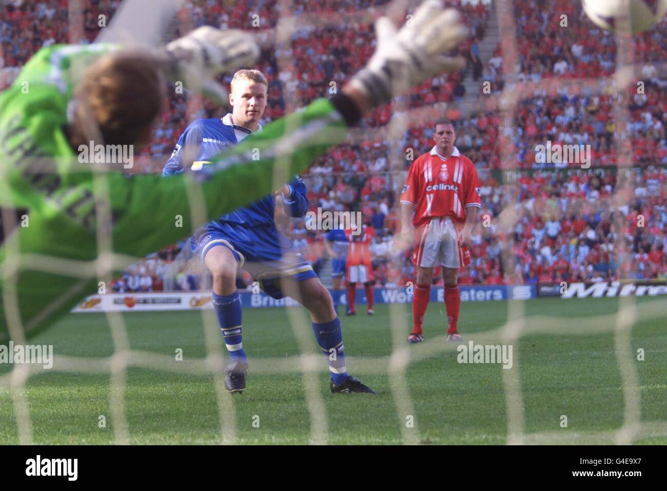 Mboro/Everton Ball penalty Stock Photo - Alamy