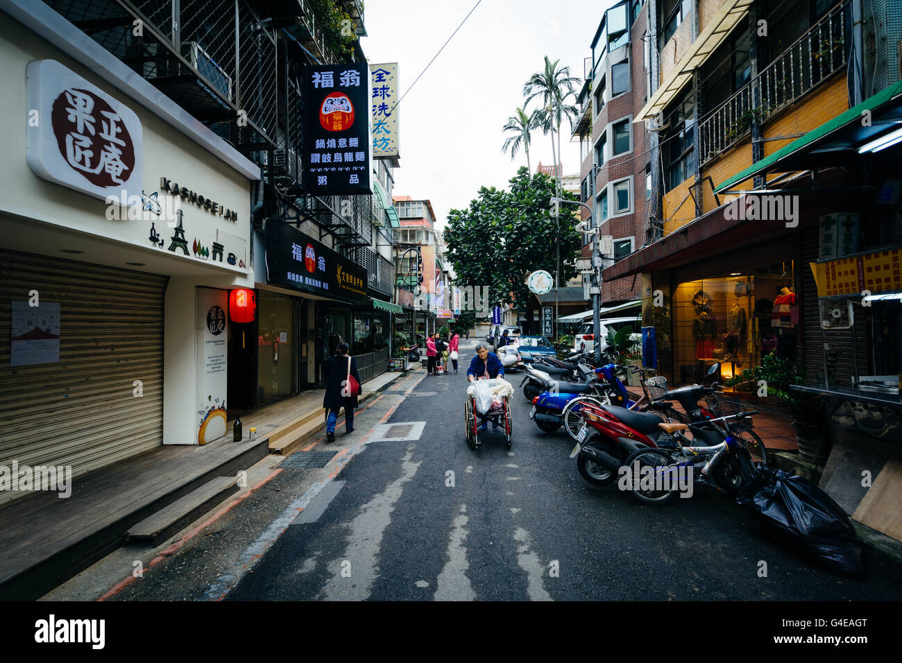 Buildings and street in Taipei, Taiwan Stock Photo - Alamy