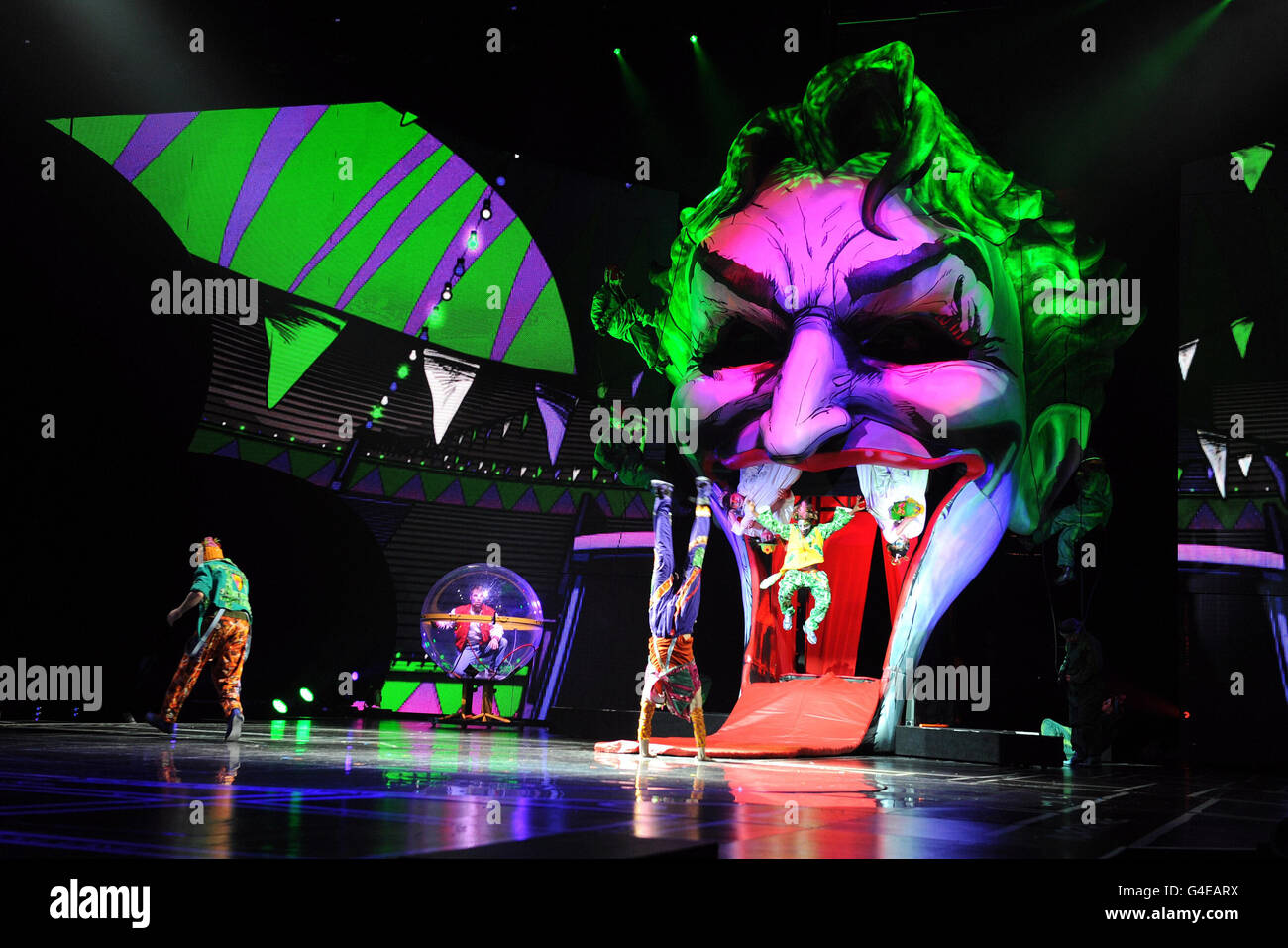 Performing showbiz batman rmphoto rmphoto hi-res stock photography and ...