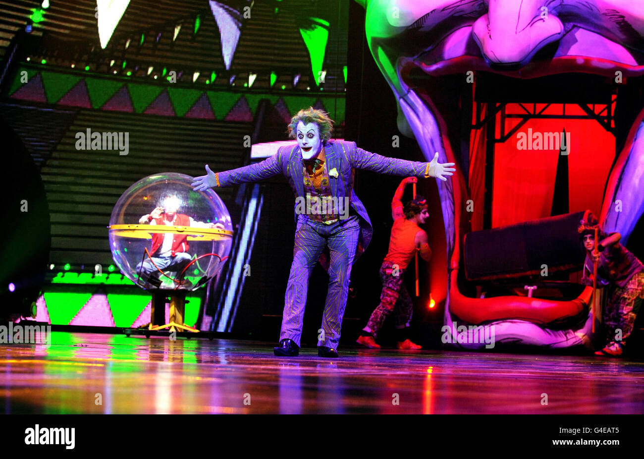 Performing showbiz batman rmphoto rmphoto hi-res stock photography and ...