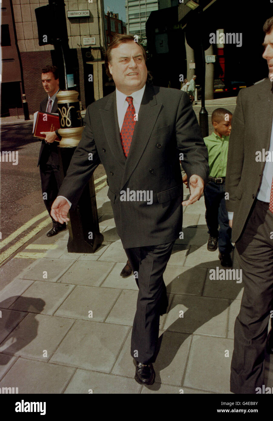 PA NEWS 20/7/98 DEPUTY PRIME MINISTER JOHN PRESCOTT (LEFT) AND ...