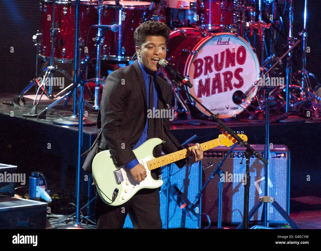 Bruno mars performs live in hi-res stock photography and images - Alamy