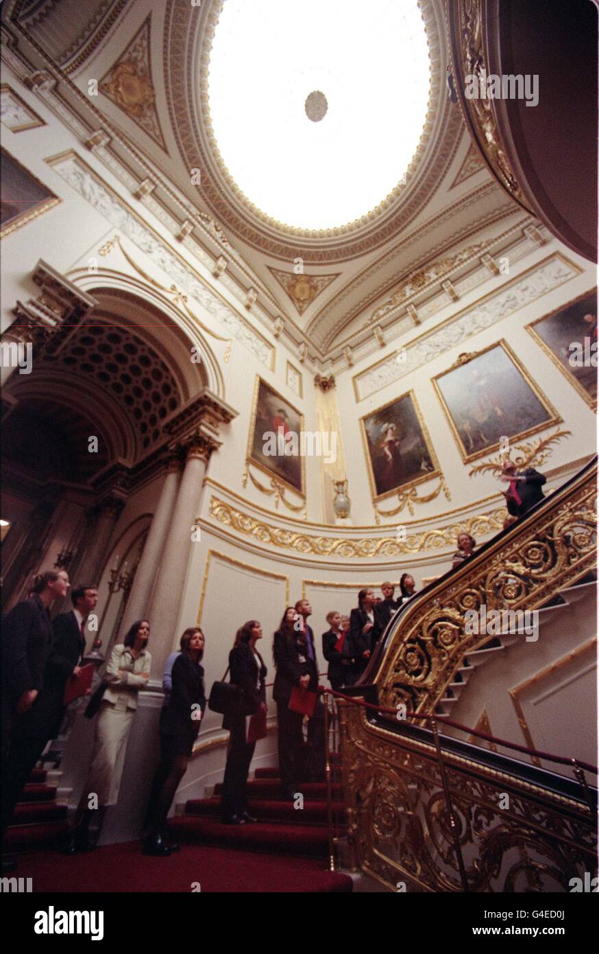 The grand staircase buckingham palace hi-res stock photography and ...