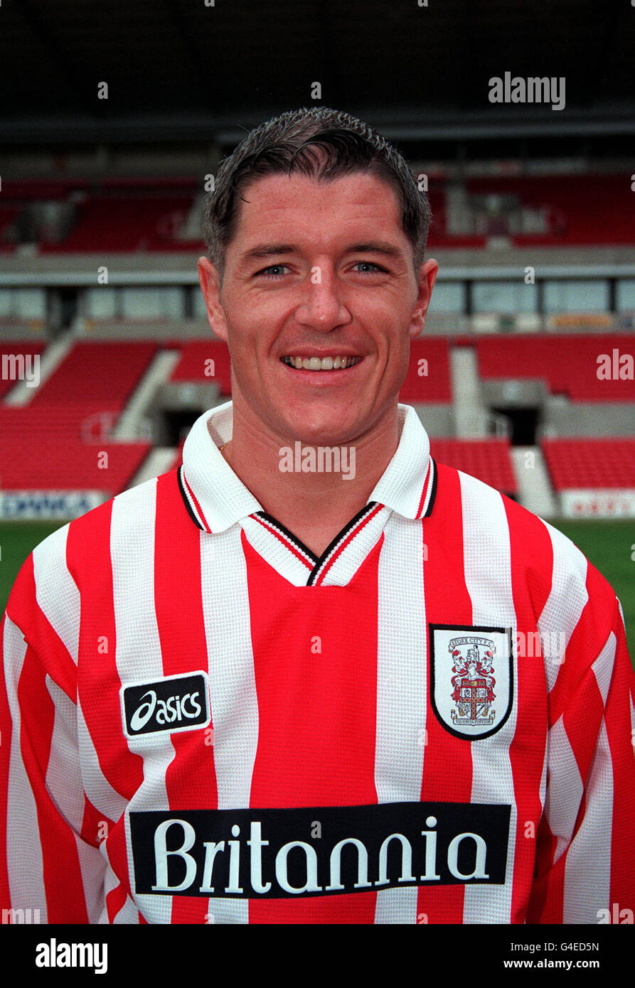 Graham kavanagh stoke city football club hi-res stock photography and ...