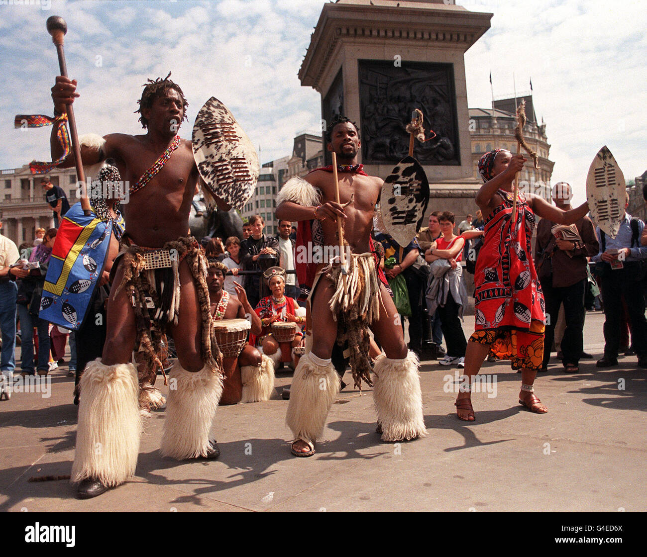 UTHINGO dancers - traditional African Zulu dancers (from South Africa ...