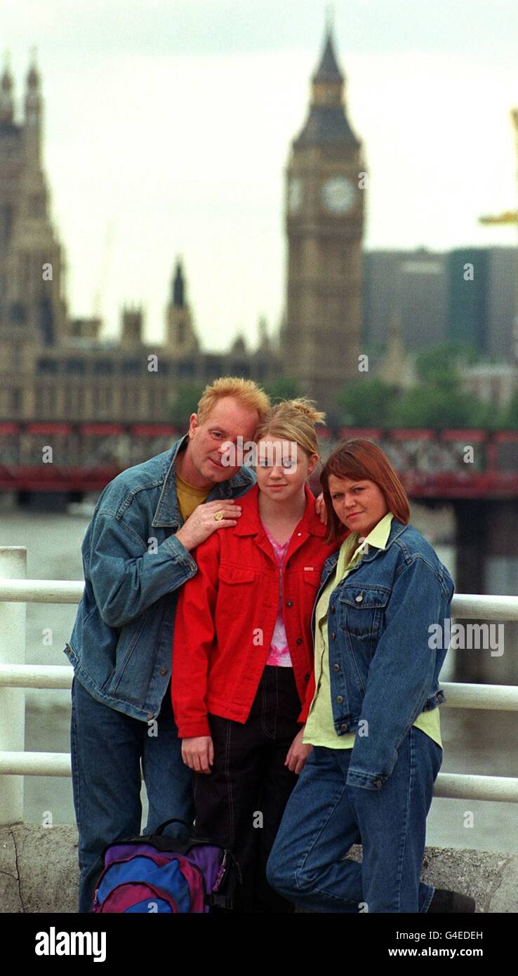 Coronation Street stars Les Battersby (Bruce Jones) Toyah Battersby ...