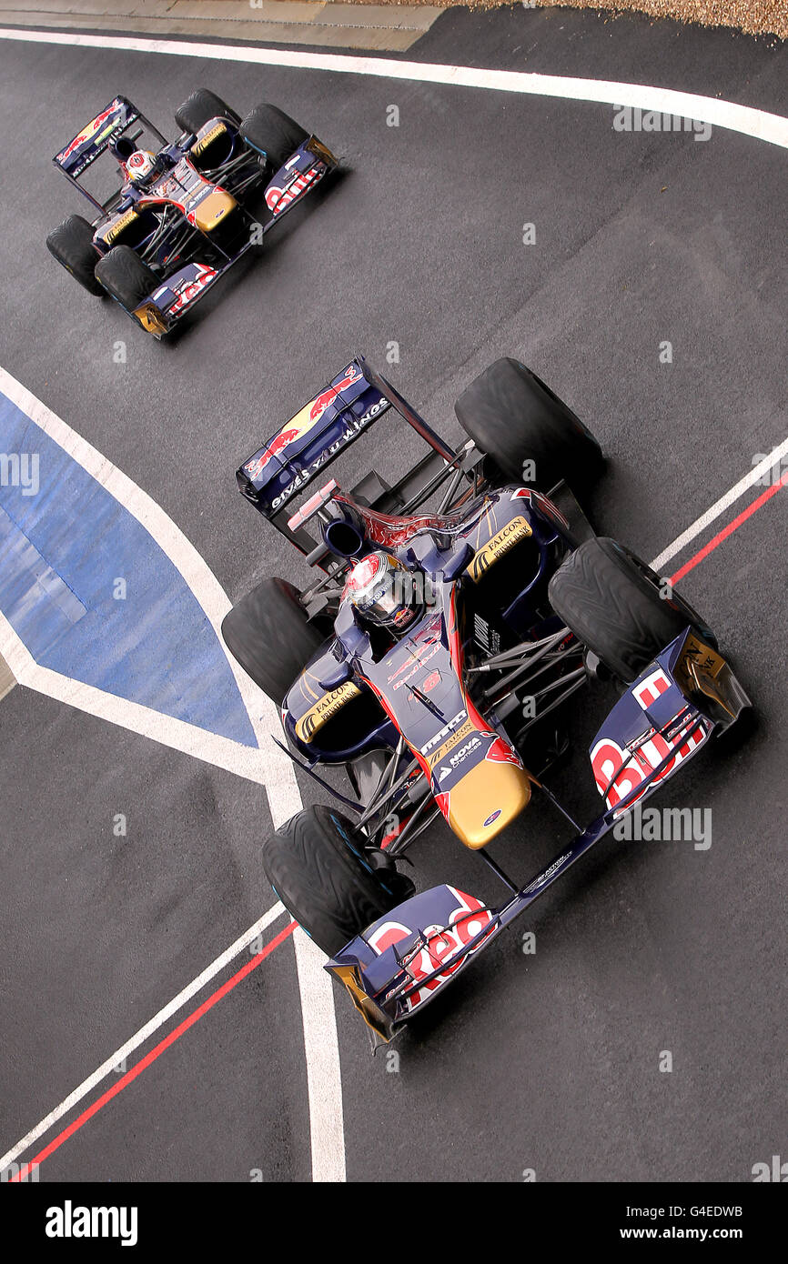 Formula 1 grand prix pit 2011 hi-res stock photography and images - Alamy