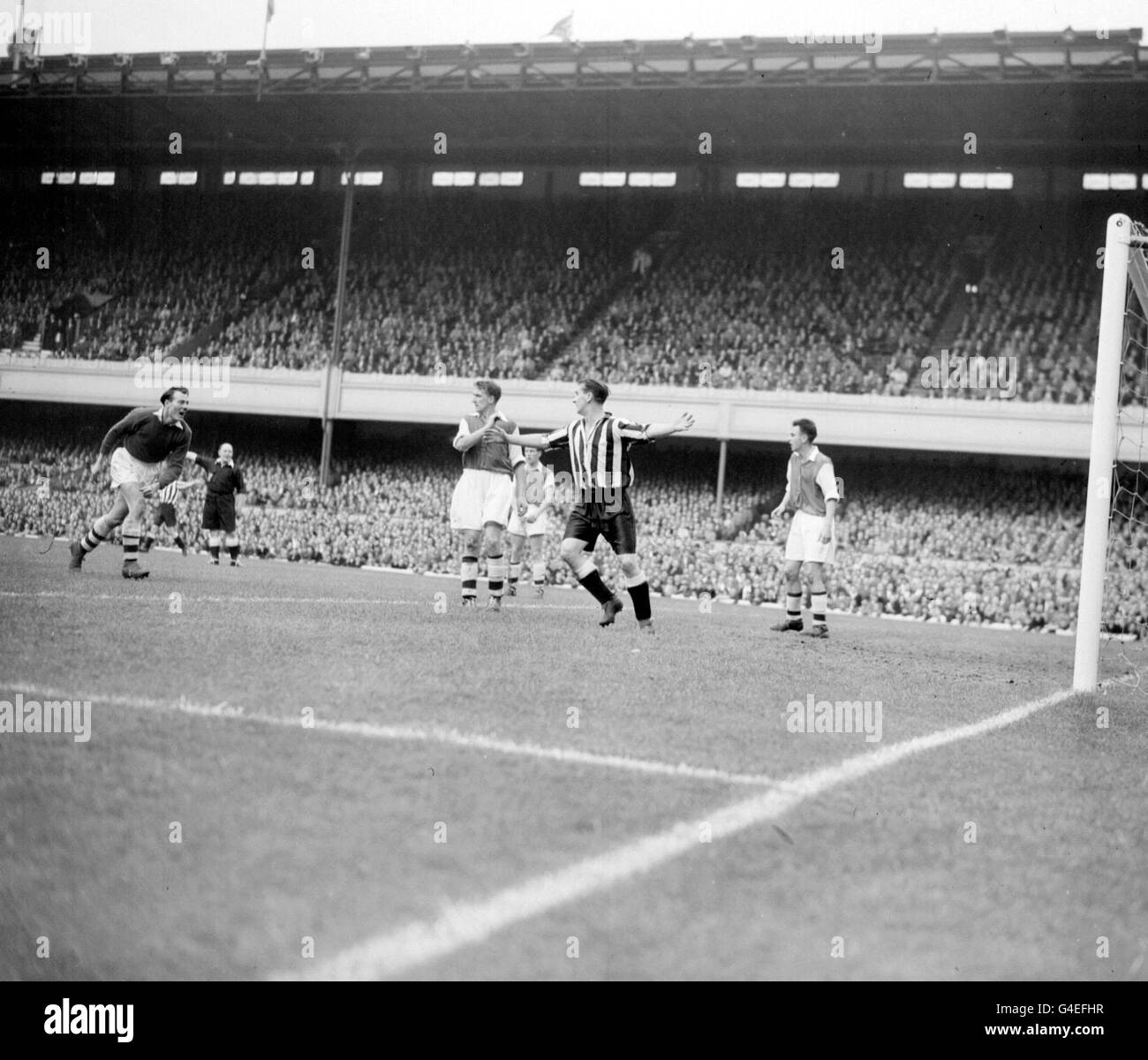 Jackie milburn hi-res stock photography and images - Alamy