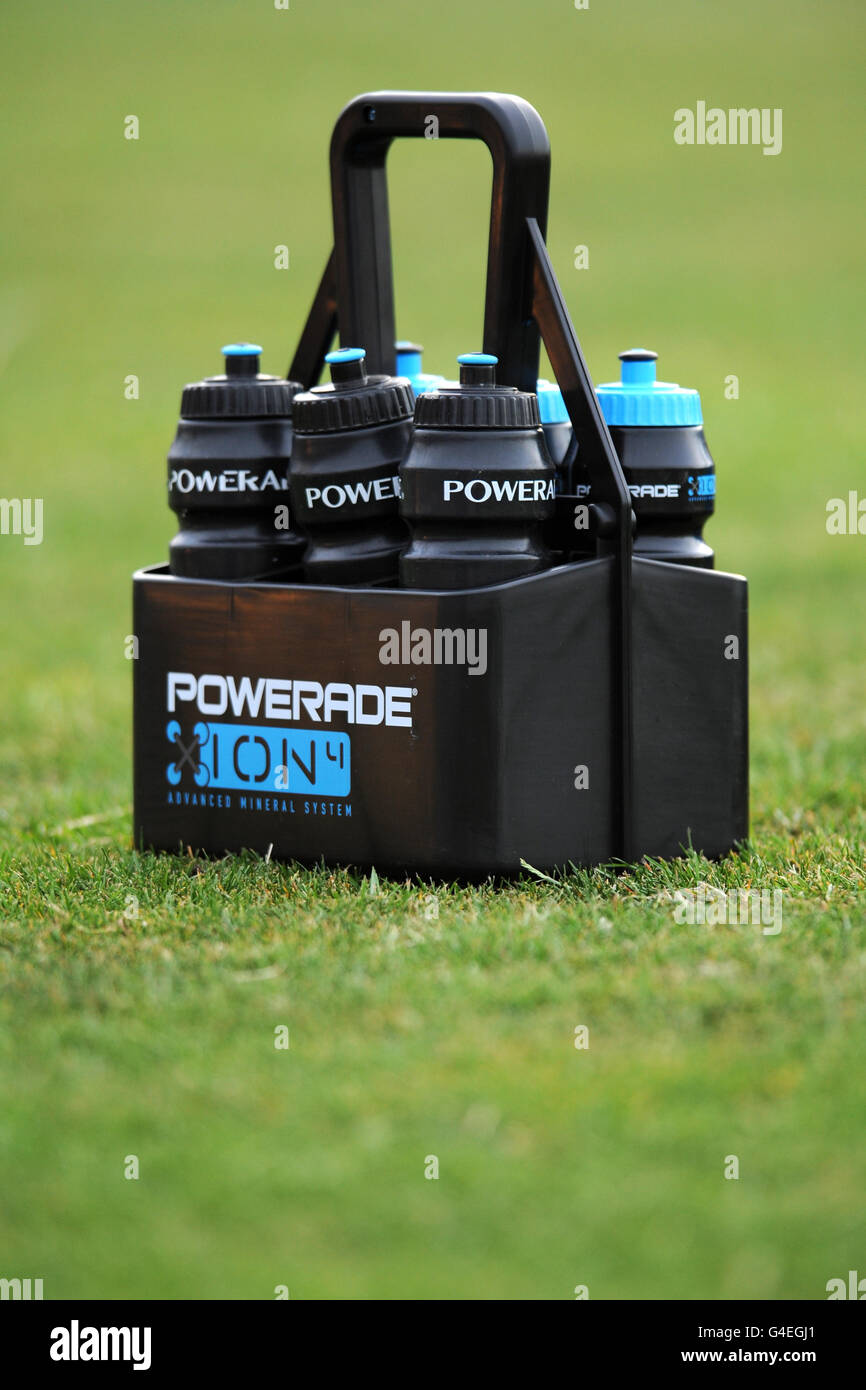 Powerade bottles hi-res stock photography and images - Alamy