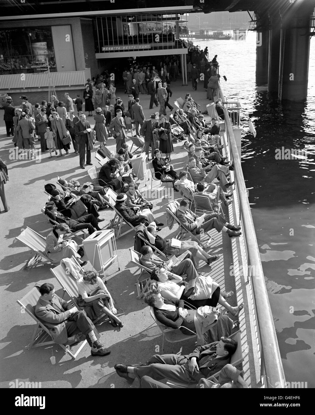 Thames river scenes Black and White Stock Photos & Images - Alamy