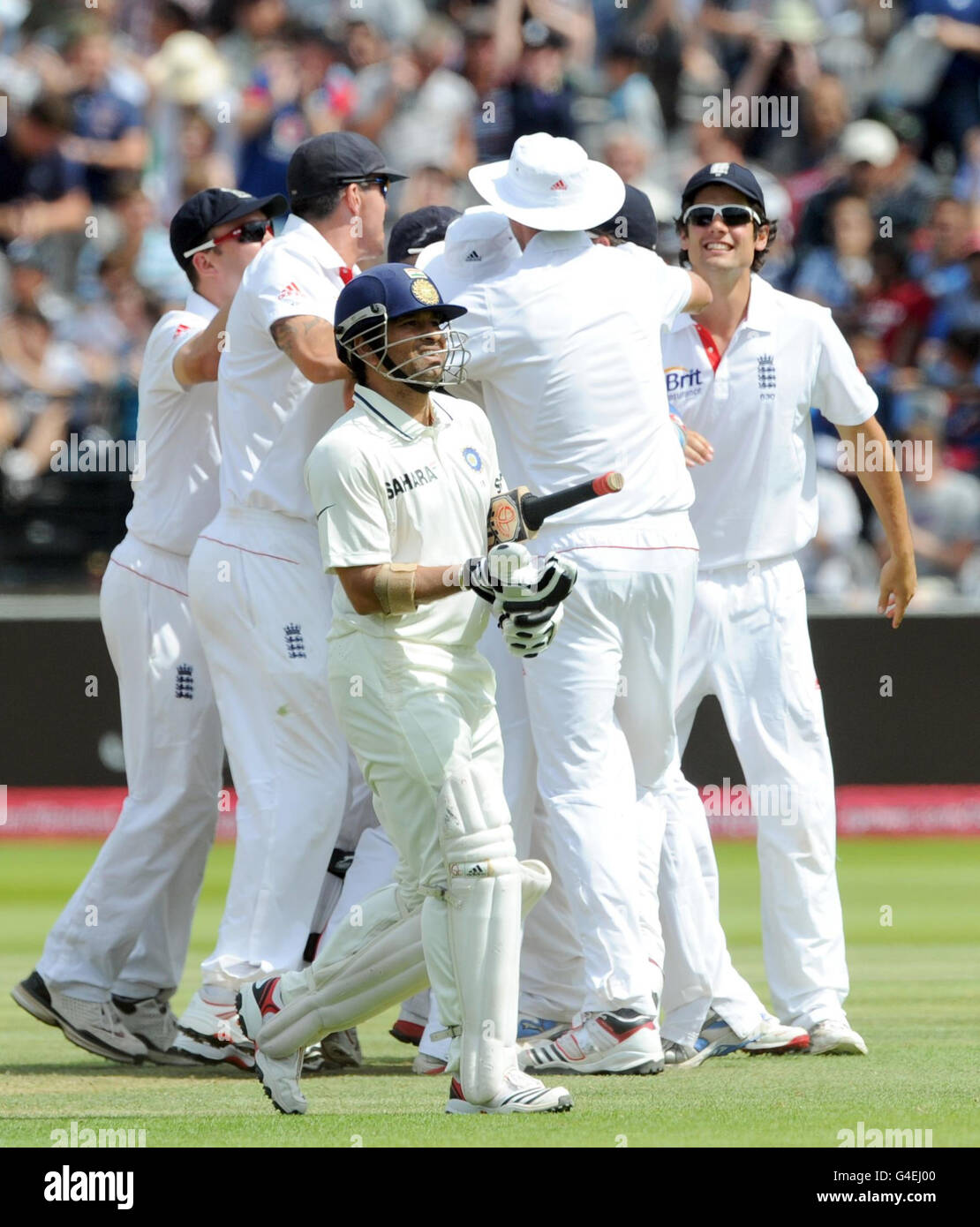 Crcket england full length celebrating mangrr hi-res stock photography ...