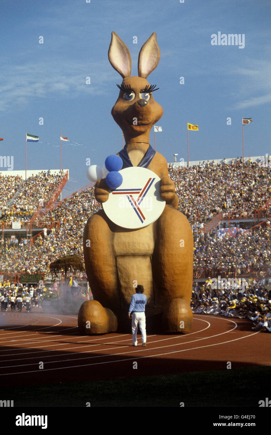 A giant winking kangaroo mascot hi-res stock photography and images - Alamy