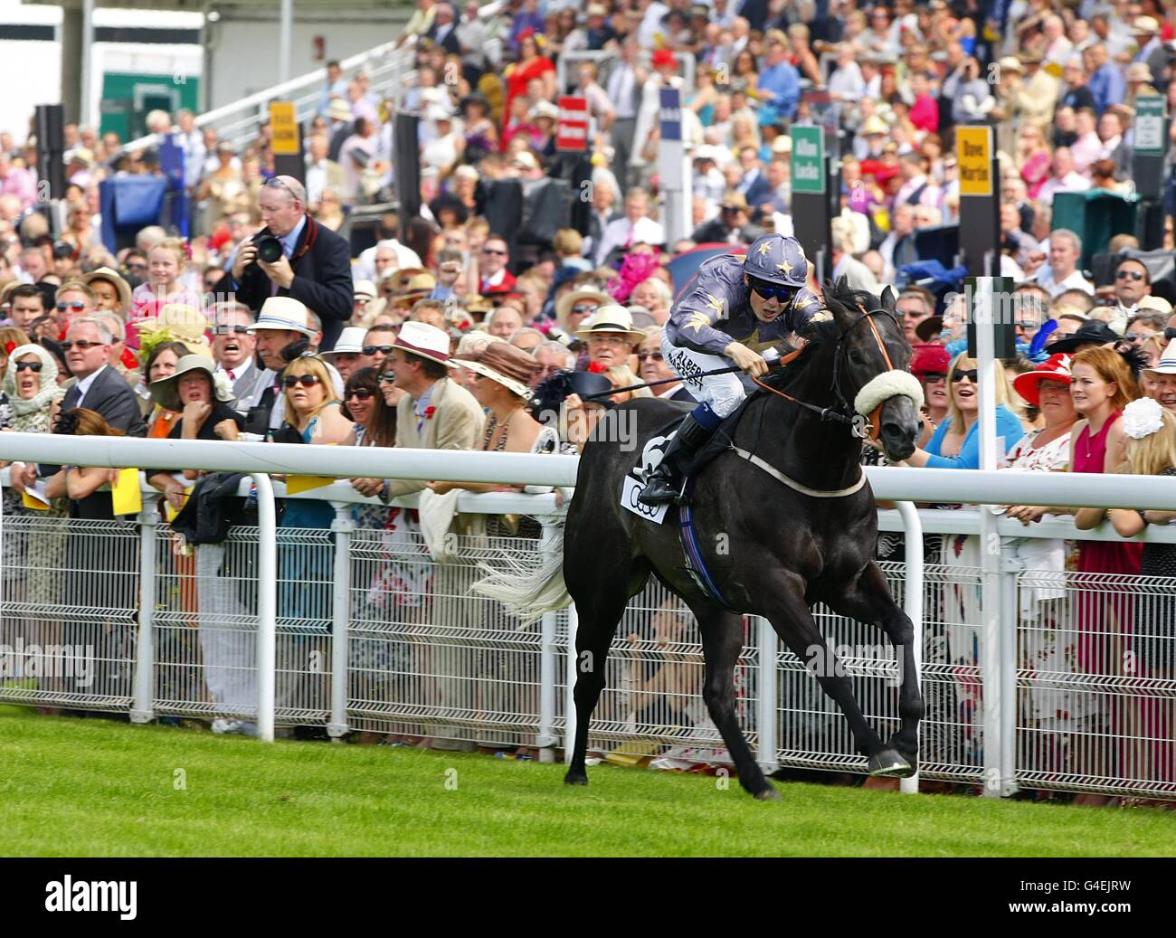 King george stakes goodwood hi-res stock photography and images - Alamy