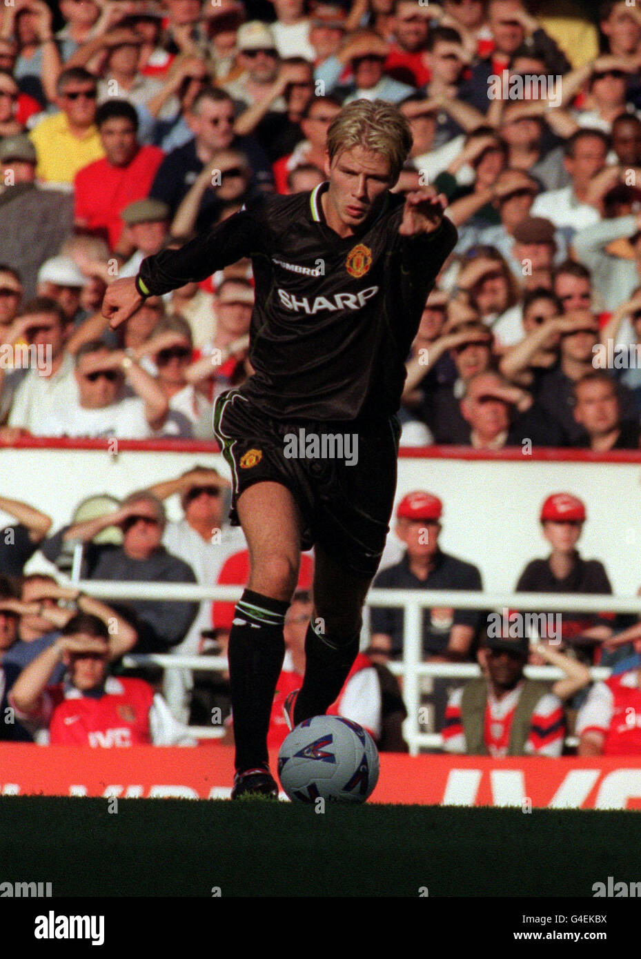 Manchester uniteds david beckham in action hi-res stock photography and ...