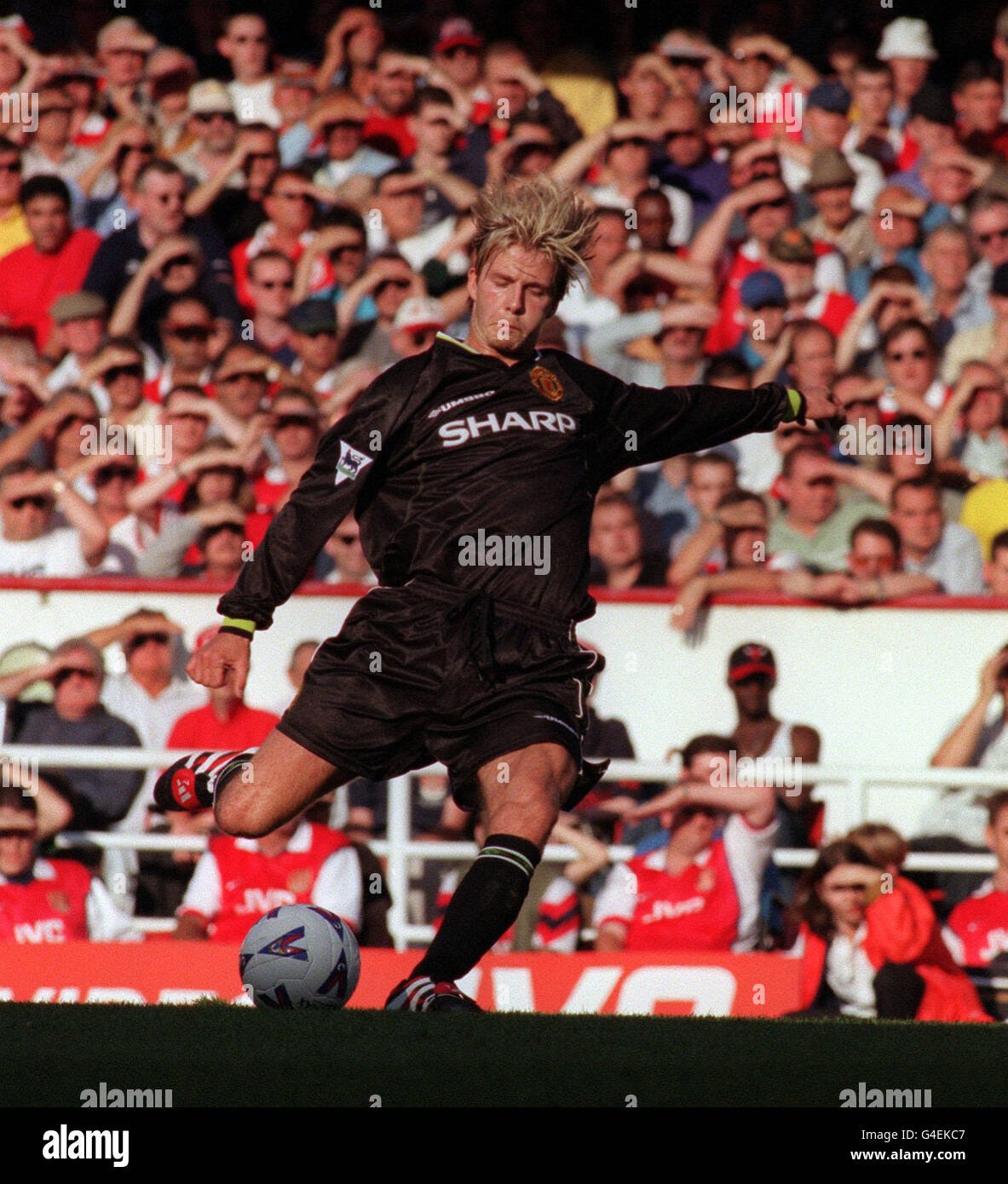 Manchester uniteds david beckham in action hi-res stock photography and ...