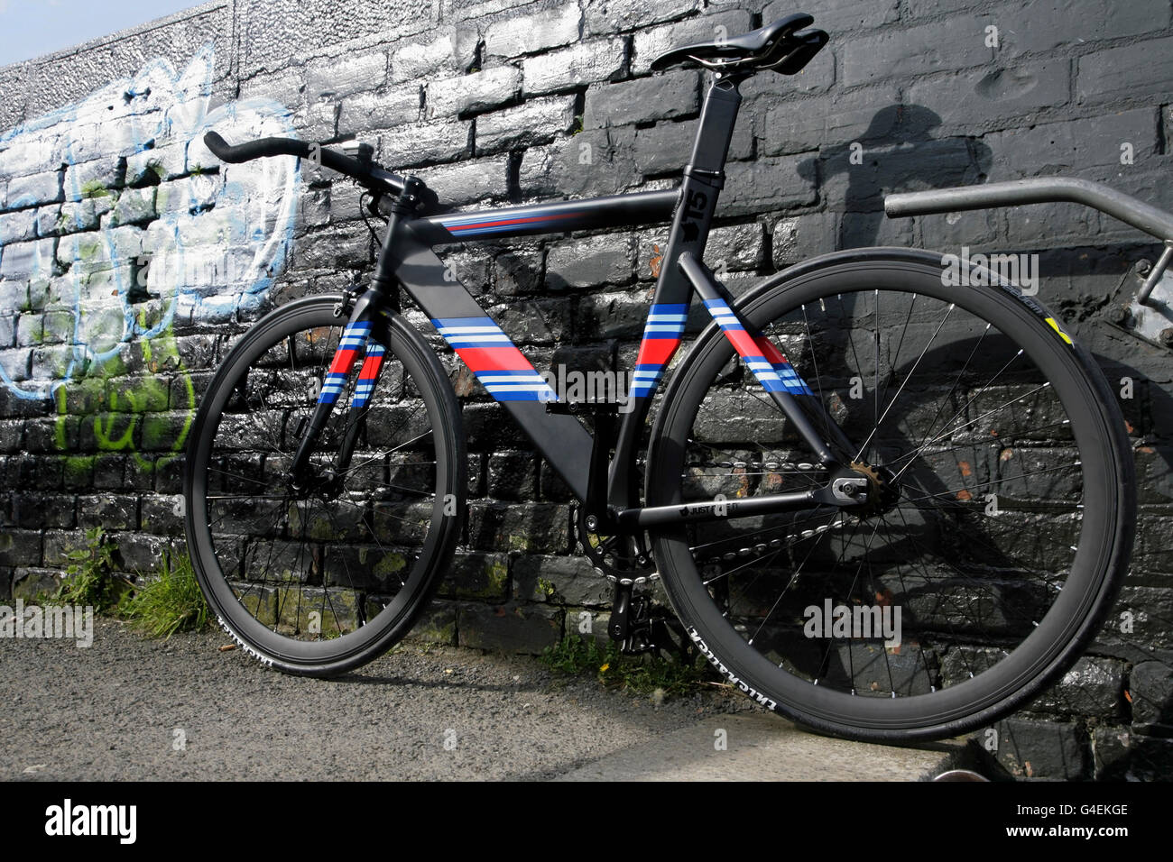 Fixed wheel track bike hi-res stock photography and images - Alamy