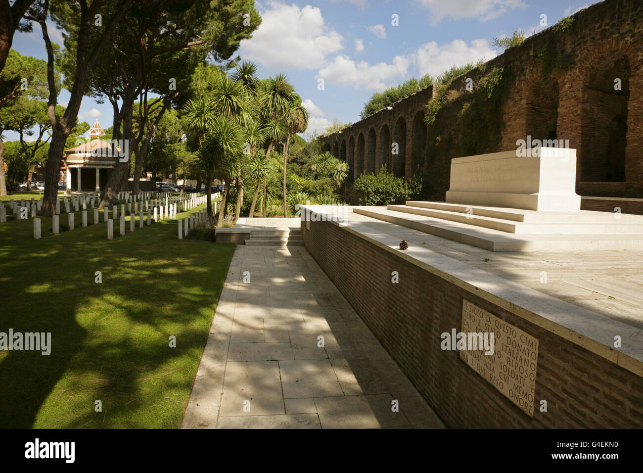 Rome war cemetery hi-res stock photography and images - Alamy