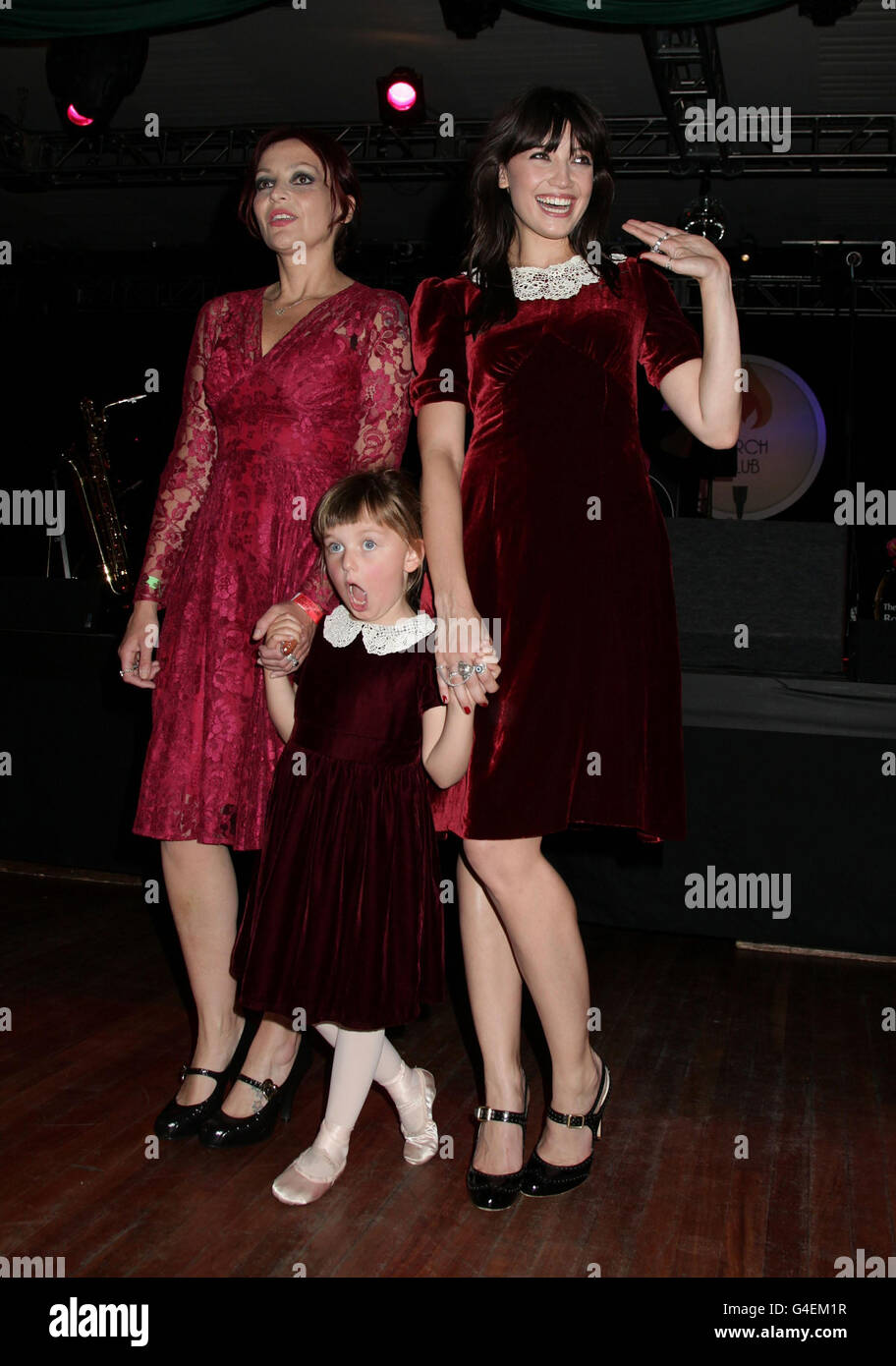 Pearl lowe left and her daughters betty hi-res stock photography and ...