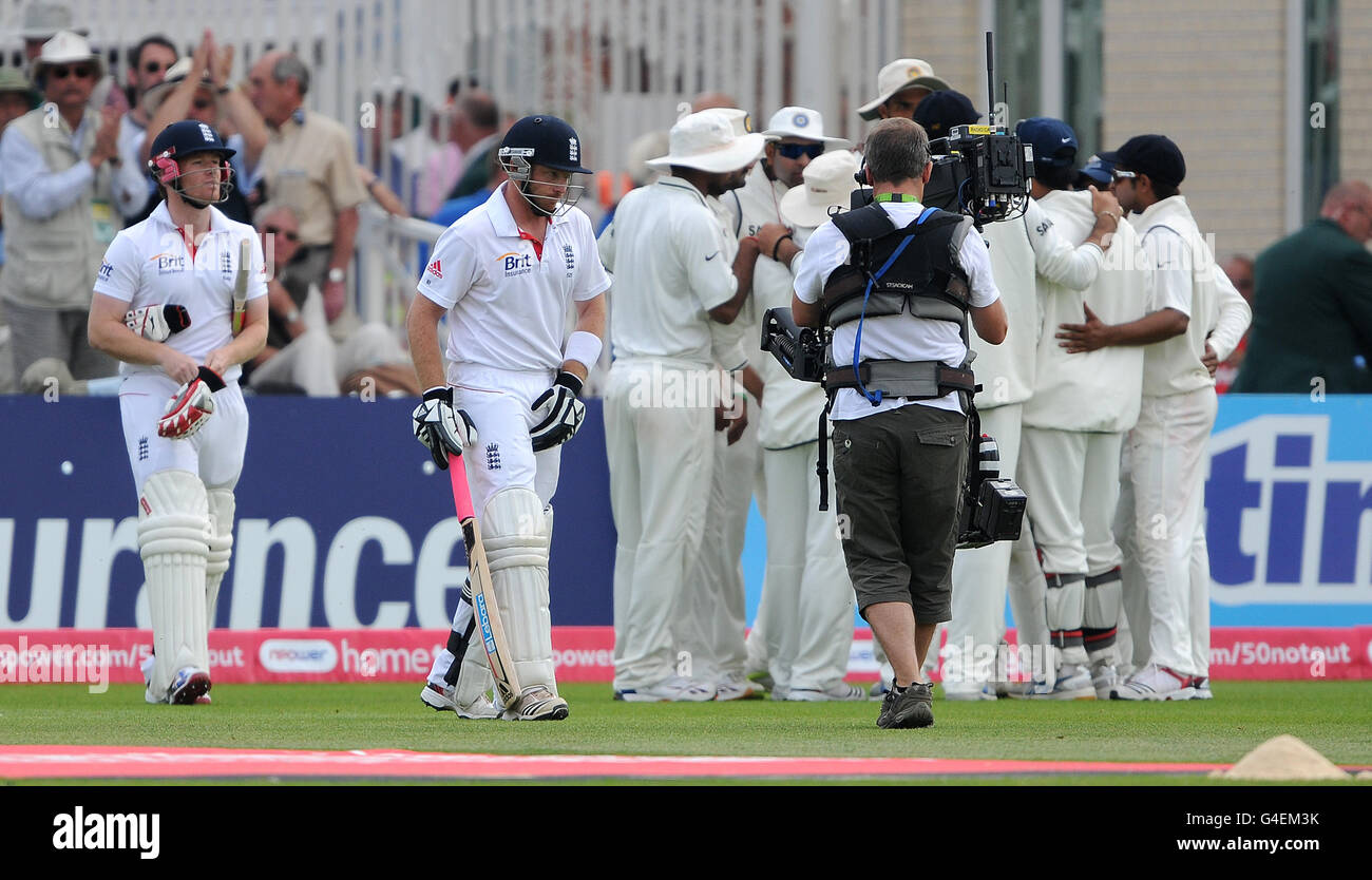 Indian cricket team huddle hi-res stock photography and images - Alamy