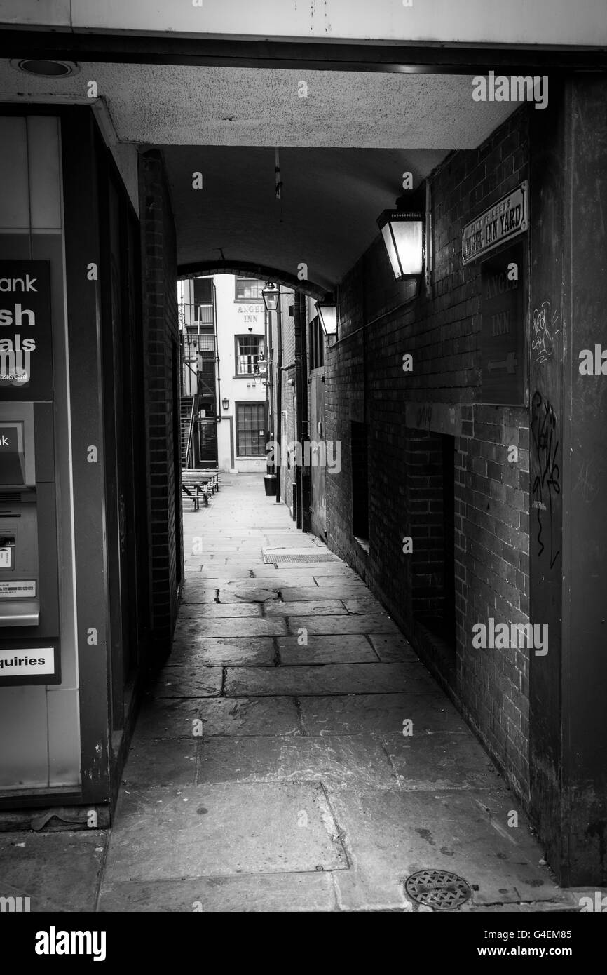 Leeds city centre angel inn yard hi-res stock photography and images ...