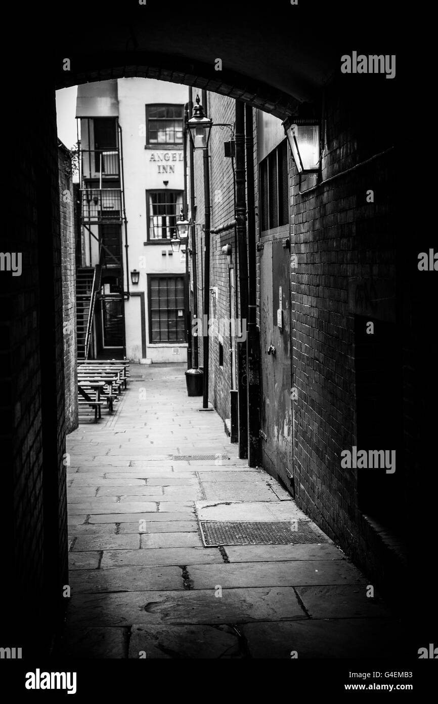 Leeds city centre angel inn yard hi-res stock photography and images ...