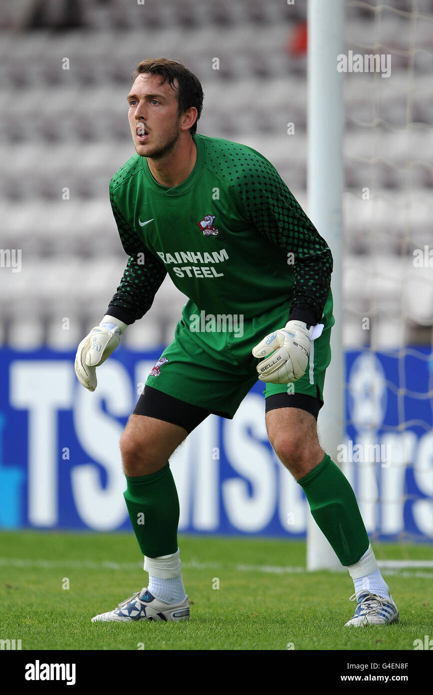 Scunthorpe united goalkeeper josh lillis hi-res stock photography and ...
