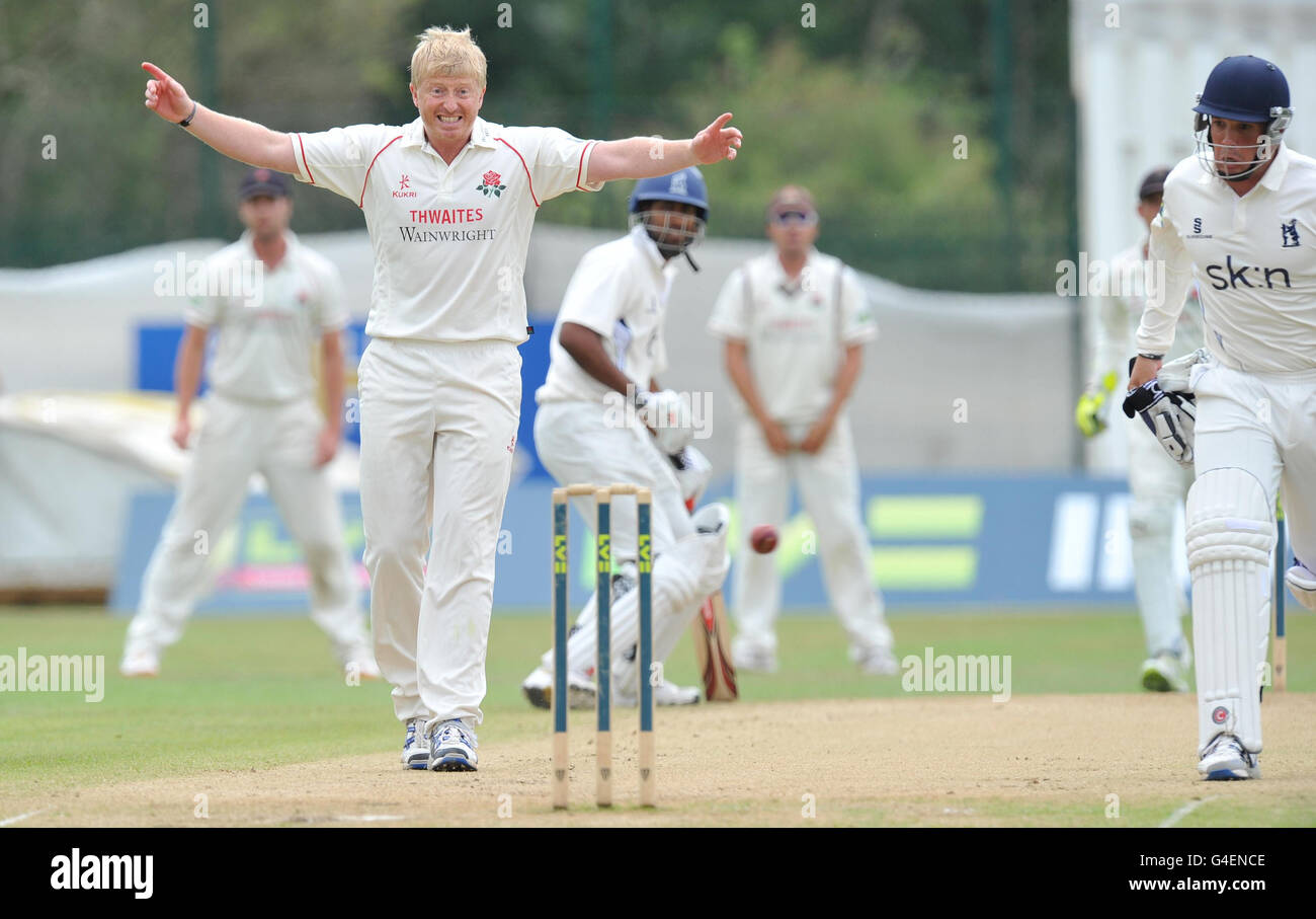 Cricket lancashire full length watching mangrr hi-res stock photography ...