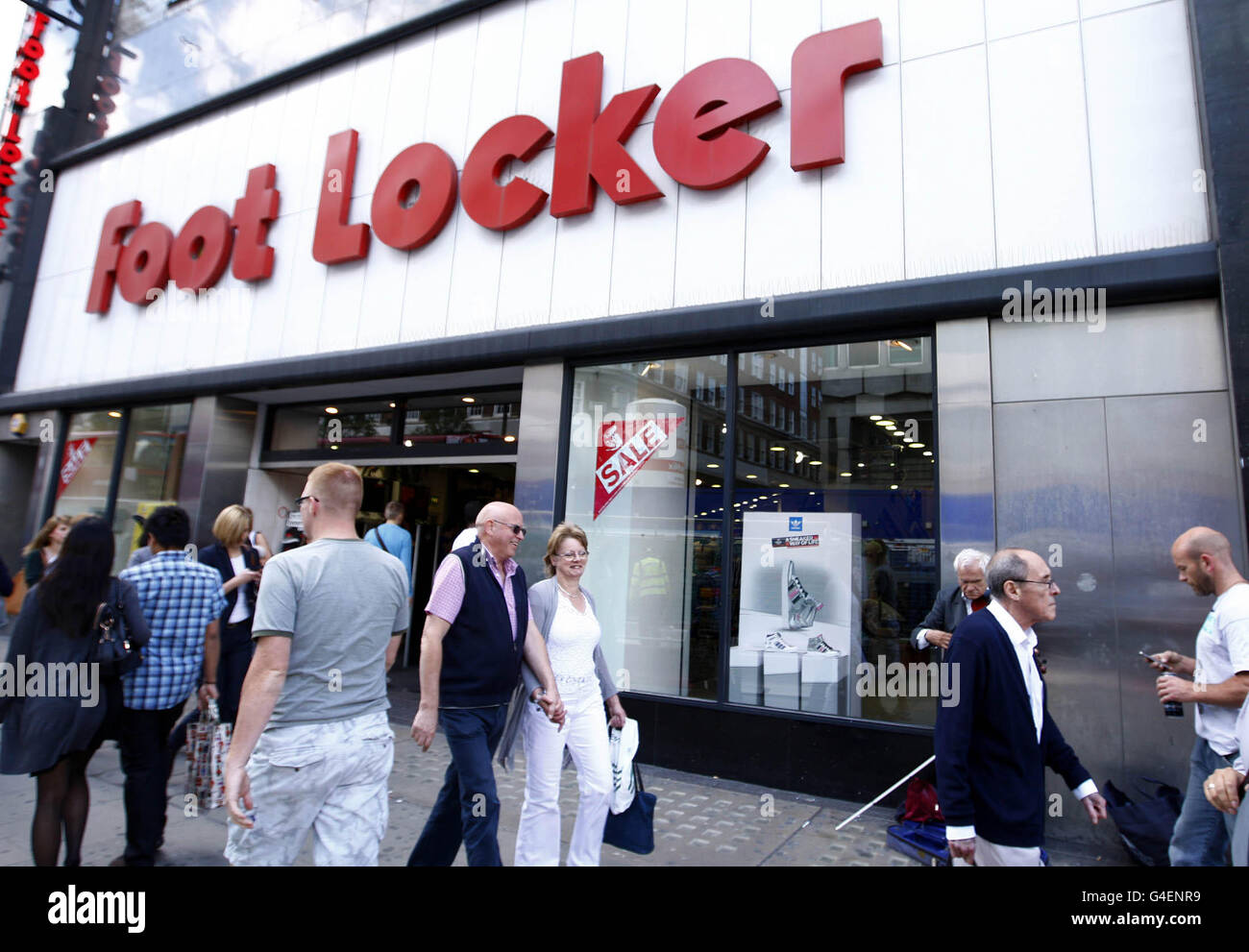 Foot locker in londons oxford street hi-res stock photography and ...