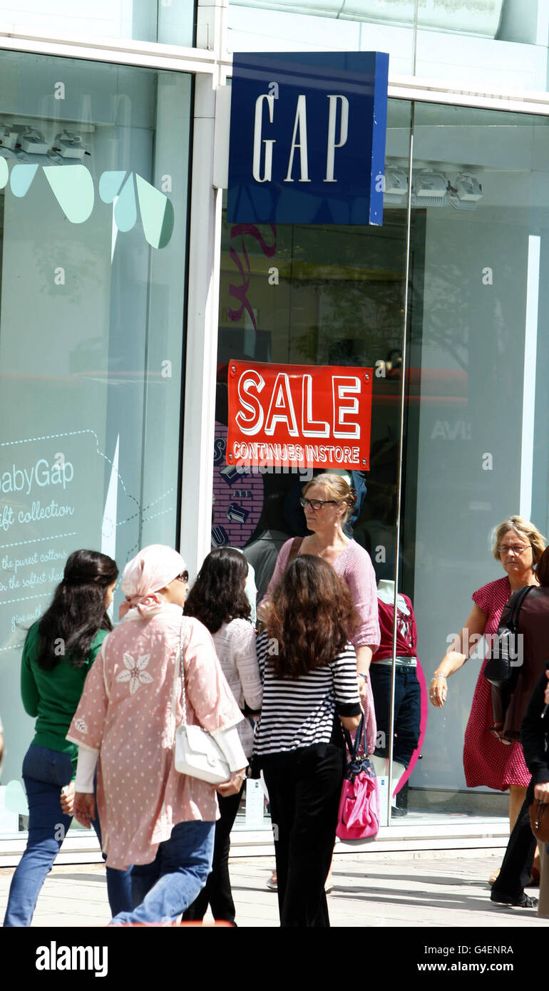 Stock Oxford Street. GAP shop in London's Oxford Street Stock Photo - Alamy