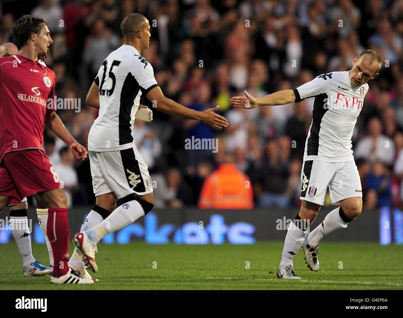 Fulham's Danny Murphy (right) celebrates with team-mate Bobby Zamora ...