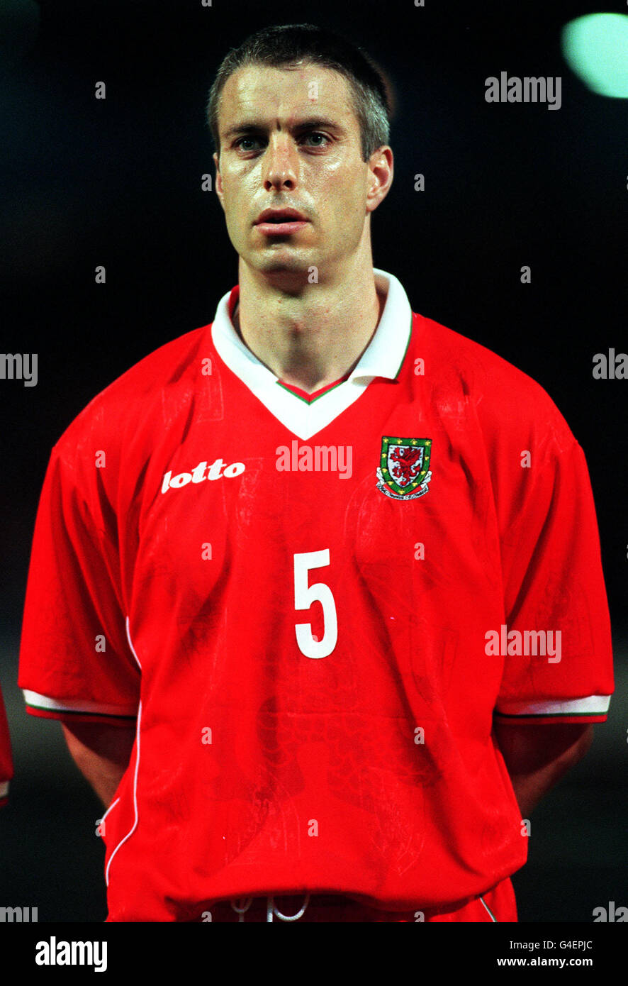 Wales national football team kit hi-res stock photography and images ...