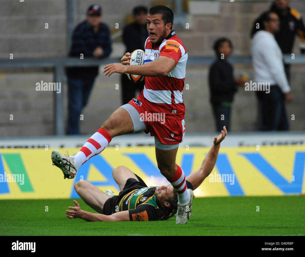 Gloucster Rugby's Gareth Evans on his way to scoring a try Stock Photo ...